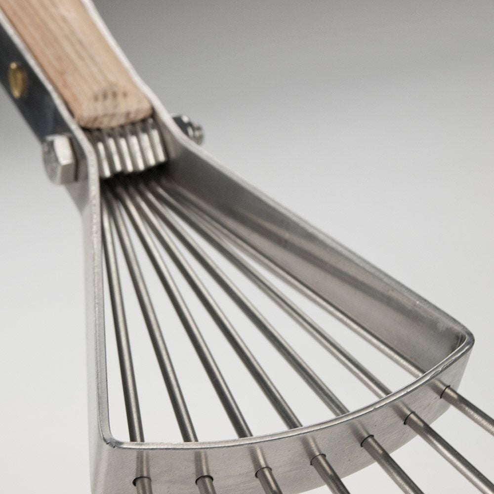 Narrow Space Leaf Rake | White Flower Farm